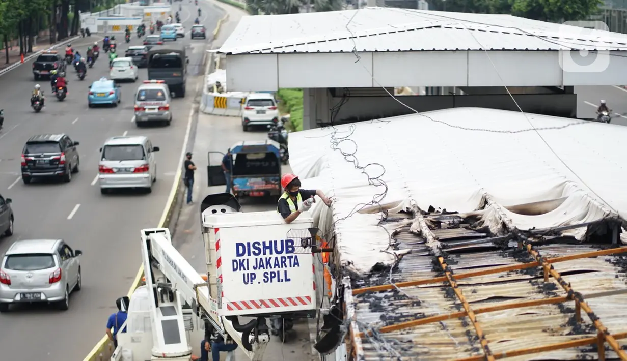 FOTO: Ditarget Beroperasi pada Senin, Perbaikan Halte Transjakarta yang ...