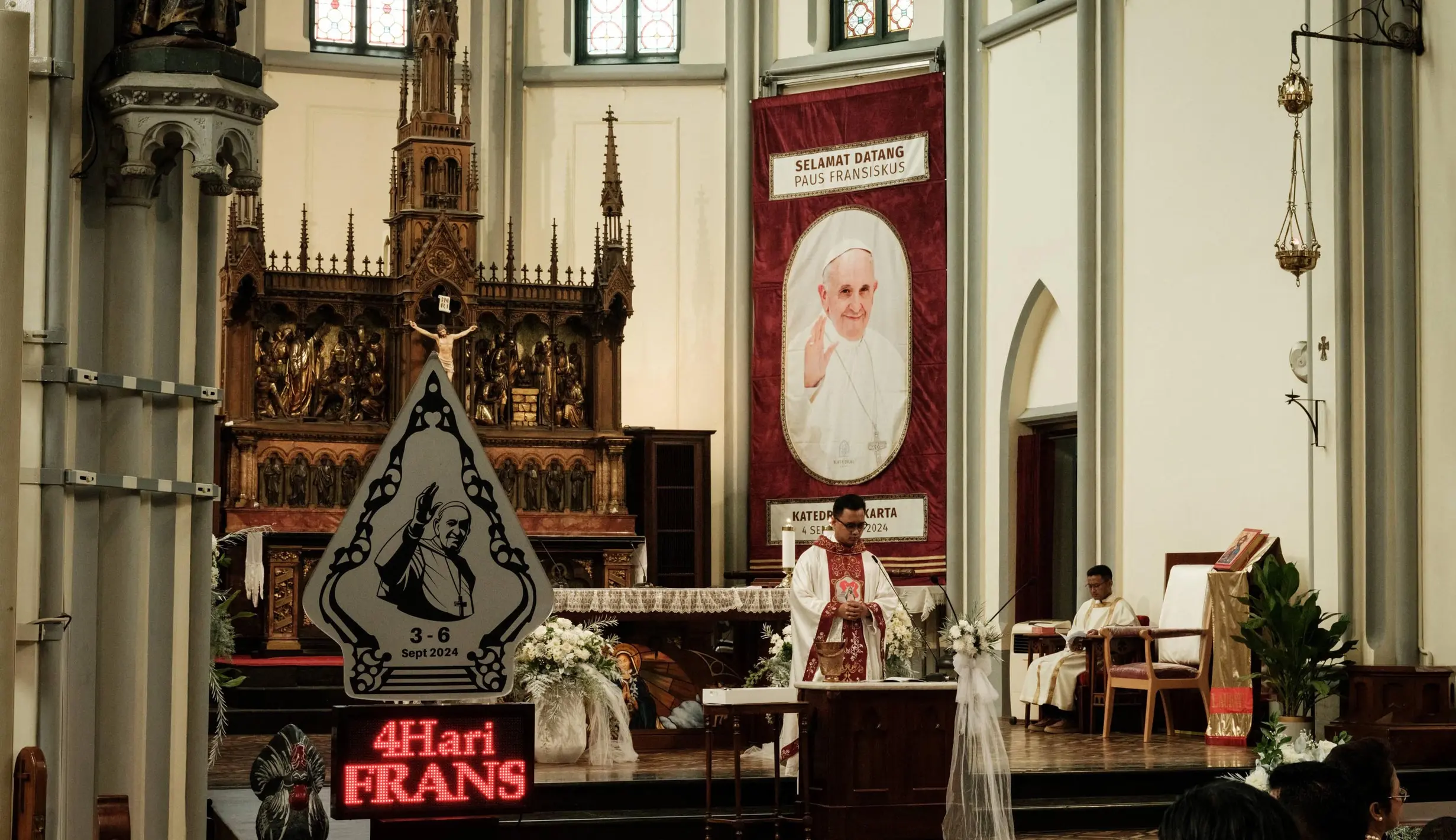 Sambut Kunjungan Paus Fransiskus, Gereja Katedral Jakarta Berhias ...