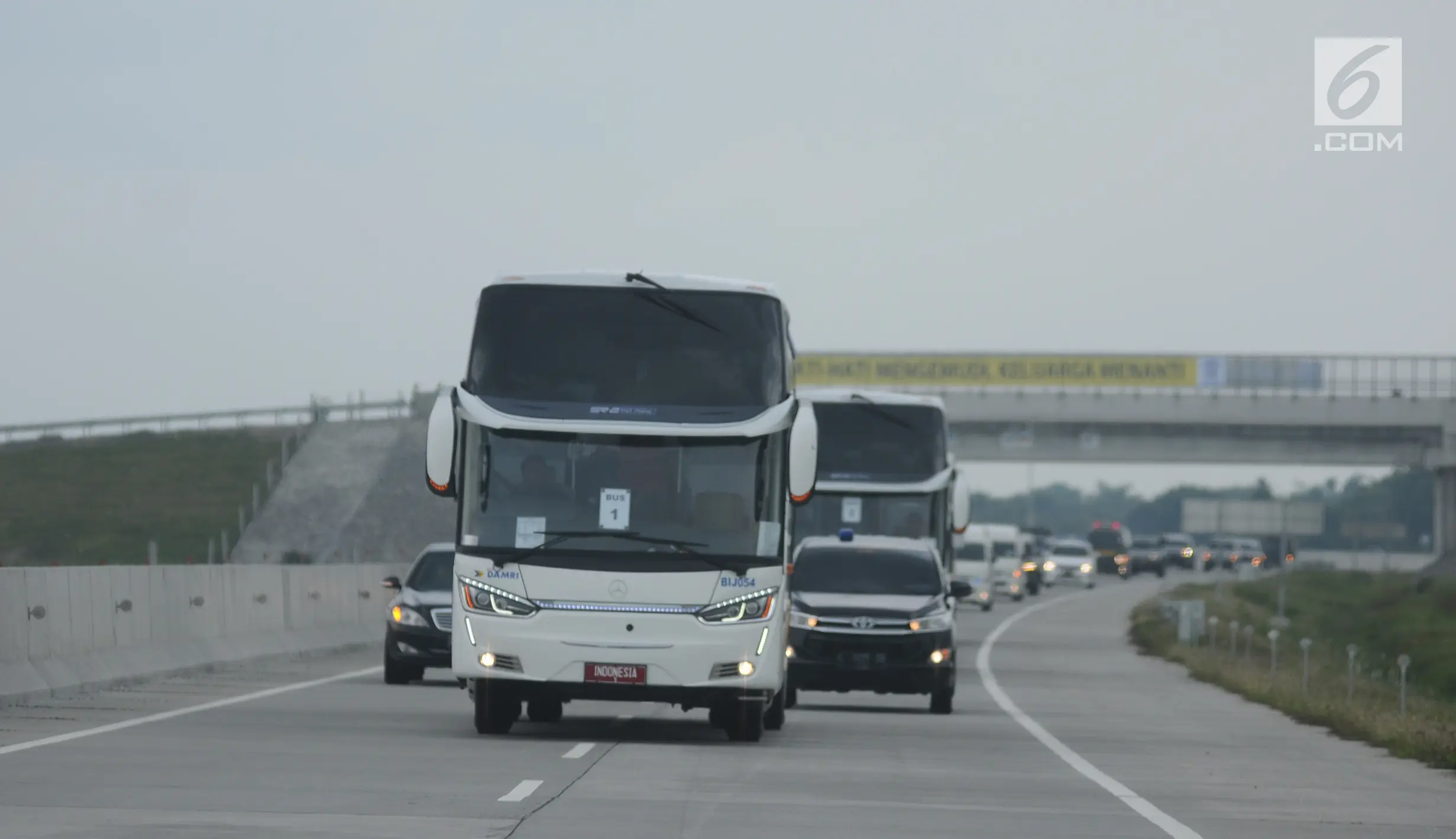 FOTO: Naik Bus, Presiden Jokowi Uji Coba Tol Trans Jawa - Foto Liputan6.com