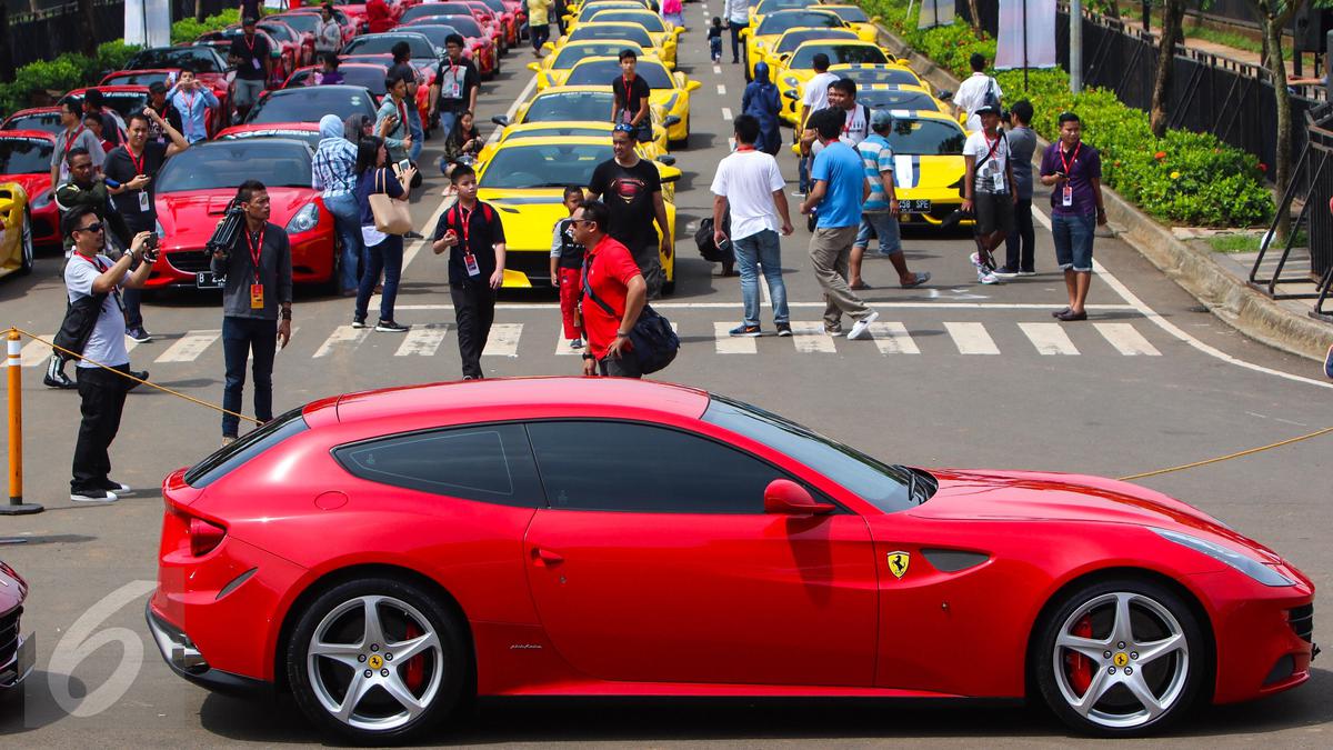 Parade 100 Mobil Ferrari Rayakan HUT ke 70 di BSD City - Foto Liputan6.com
