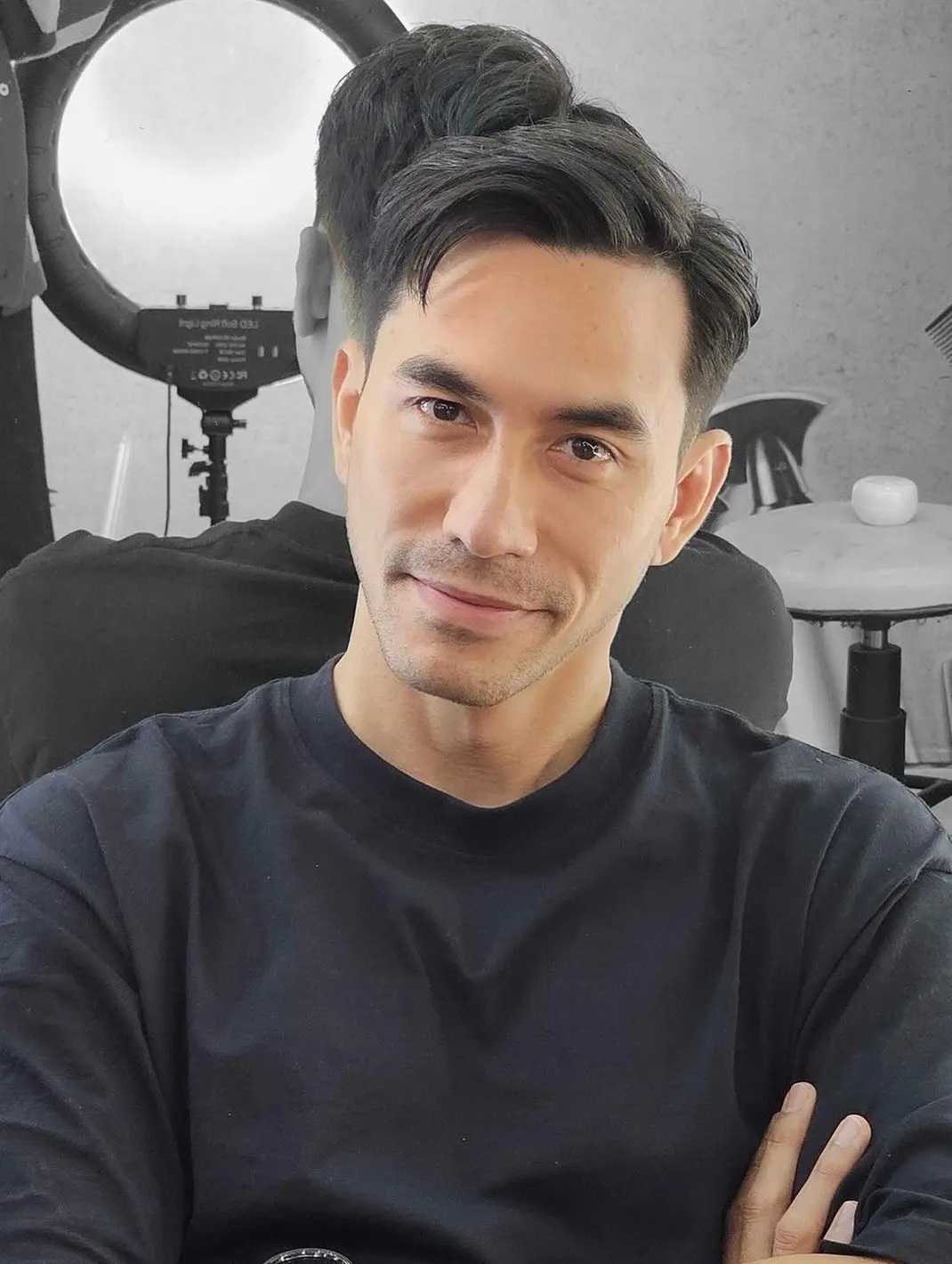 Potret Darius Sinathrya dengan Model Rambut Baru, Makin Ganteng dan ...