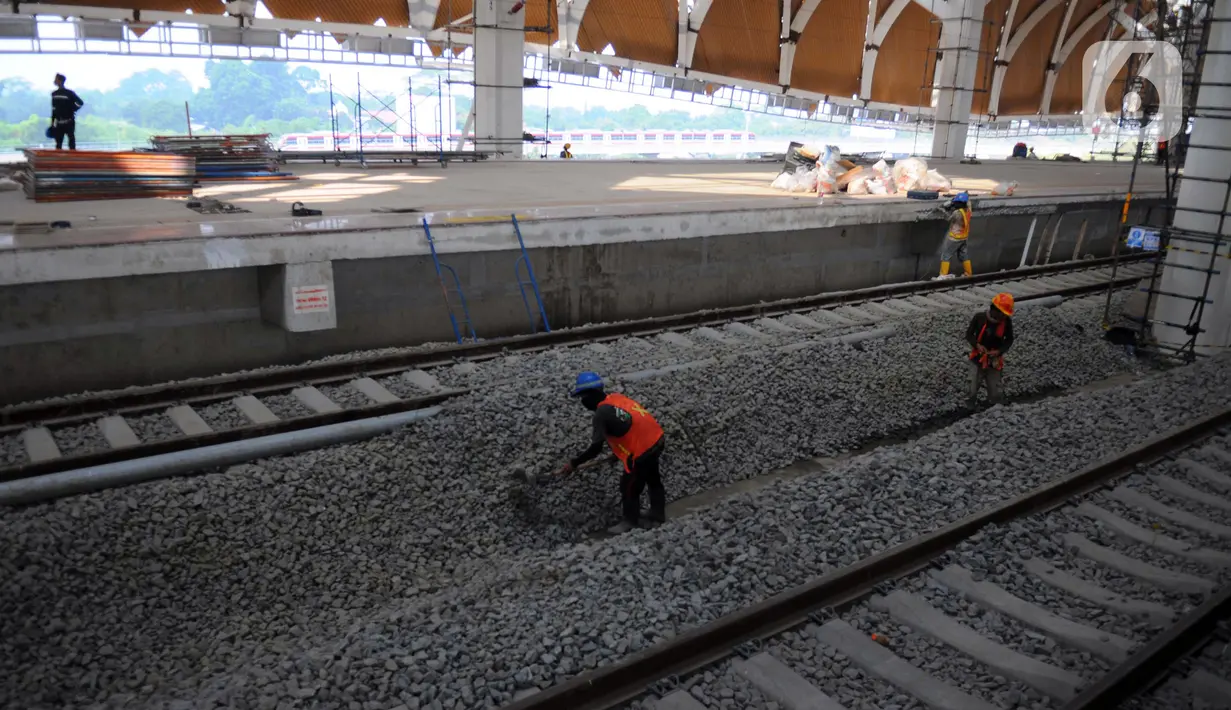 Memantau Progres Pembangunan Stasiun Kereta Cepat Jakarta - Bandung di ...