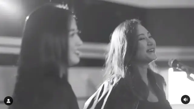 Jadi Vokalis Cokelat Band, Ini 6 Kebersamaan Astrid dan Ayu Ratna ...