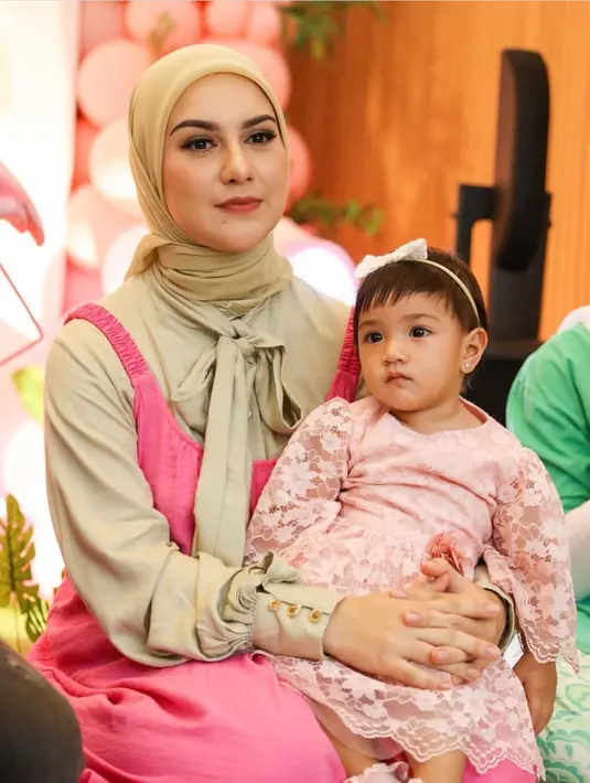 Foto Syukuran Anak Kedua Irish Bella Digelar Meriah Meski Tak Ada Ammar ...