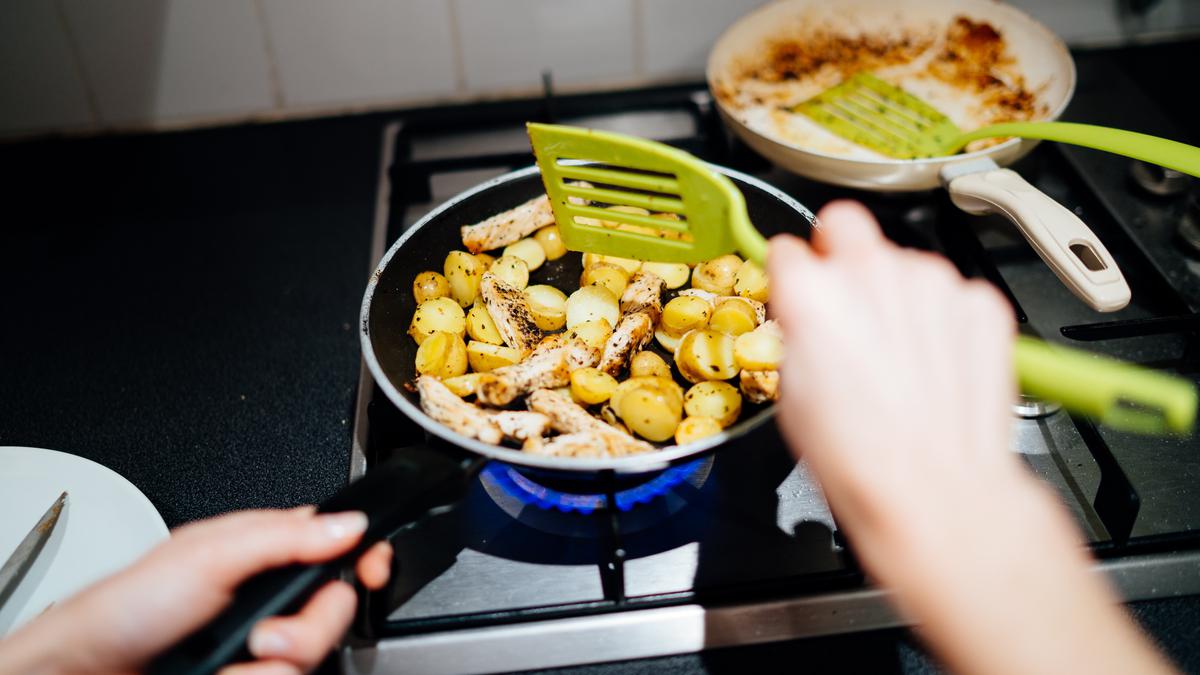 Mengenal Perbedaan Masakan Oseng dan Tumis
