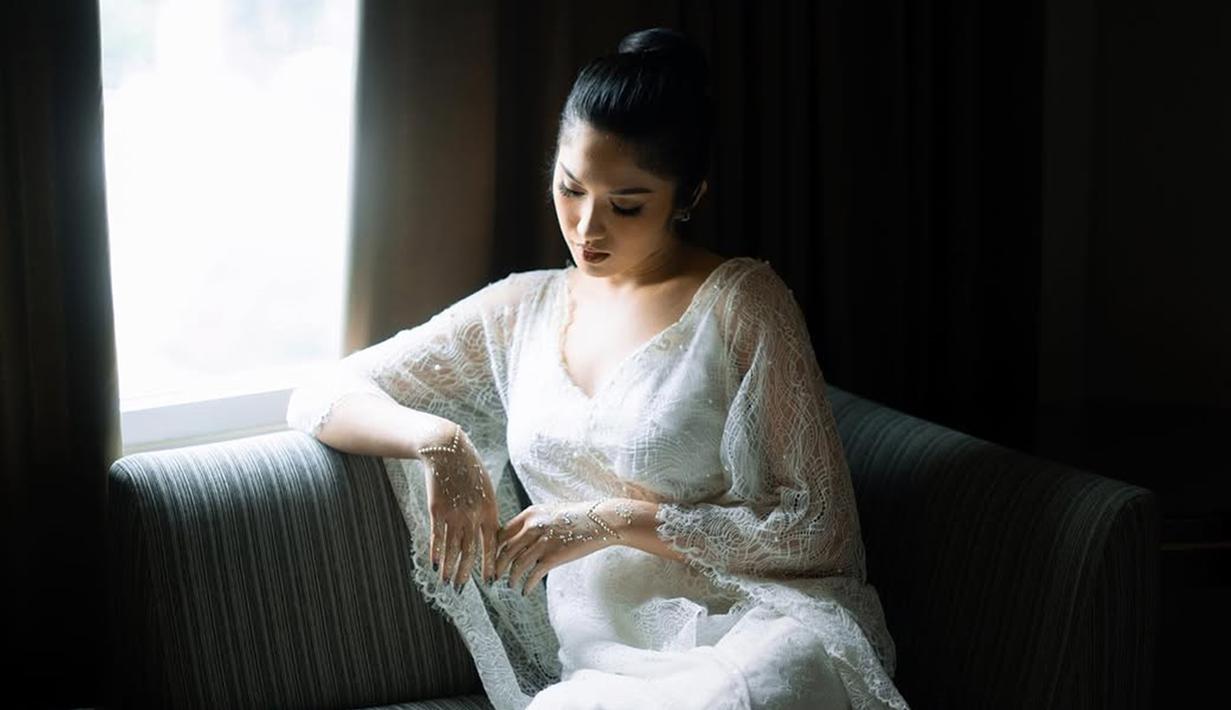 Potret Ochi Rosdiana Pakai Bridal Robe, Pesona Terpancar Sebelum Akad Nikah