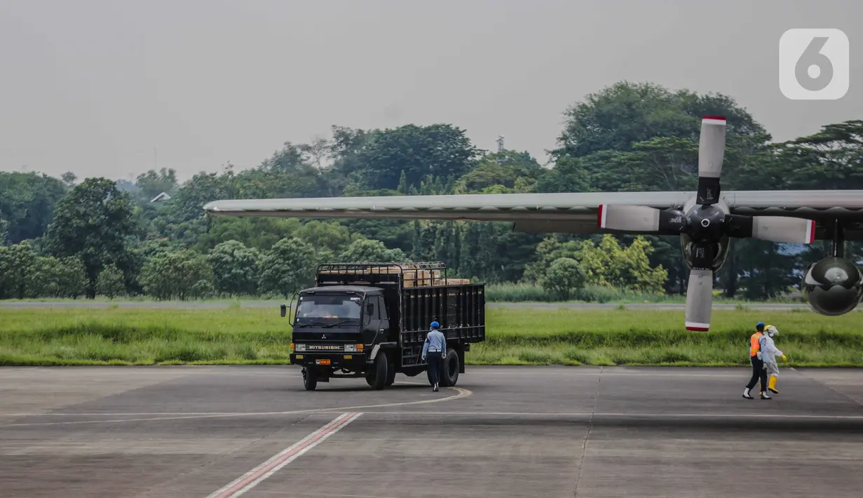 FOTO: Pesawat Pembawa Alat Kesehatan dari China Tiba di Bandara Halim ...