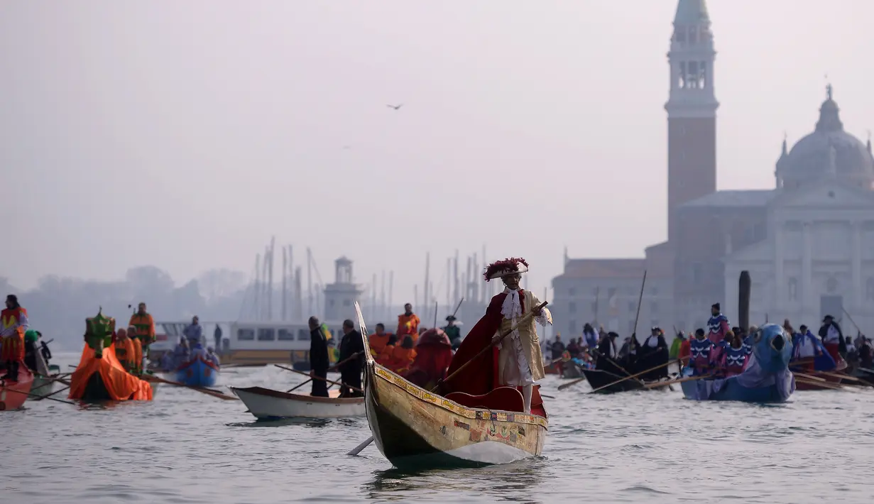 FOTO: Tikus Raksasa Susuri Grand Canal di Italia - Foto Liputan6.com