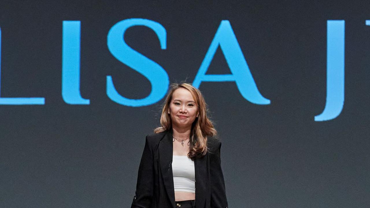 Lisa Ju, Desainer Asal Bandung yang Karyanya Tampil di New York Fashion ...