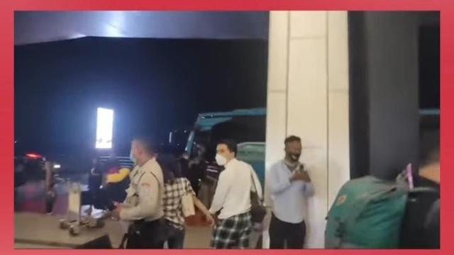 Kepergok Gandengan Tangan, Ini 6 Potret Manis Fuji dan Thariq ...