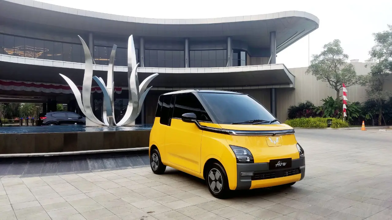 Top 3: 100 Pemilik Pertama Mobil Listrik Wuling Air EV dan IMOS 2022 ...