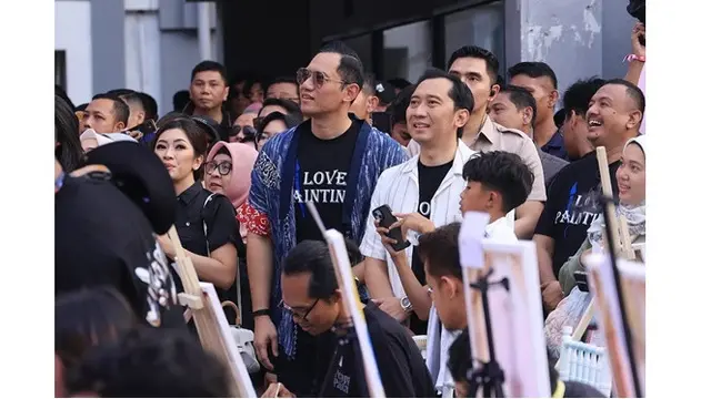 6 Potret AHY dan Ibas Yudhoyono Temani SBY Melukis di Pestapora, Support Sang Ayah - Hot ...
