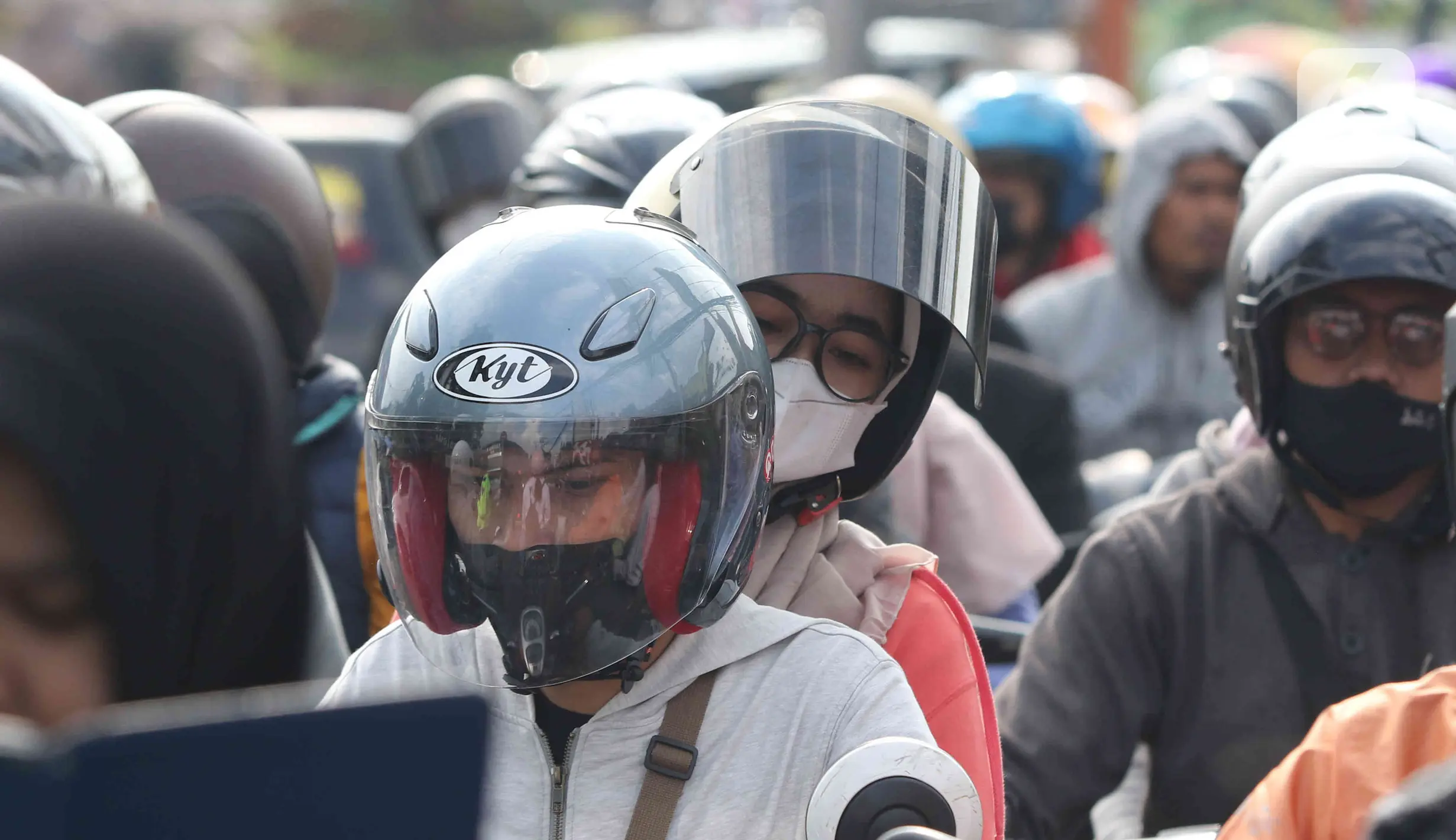 FOTO: Penampakan Ramainya Jalan Raya Puncak - Foto Liputan6.com