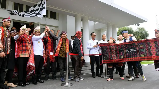 Ulos Sepanjang 1.000 Meter dari Sumut Diberangkatkan untuk Dibentangkan di Monas - Regional ...