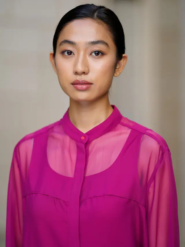 12 Inspirasi Baju Atasan Kondangan Simple, Bikin Tampil Chic dan Anggun ...