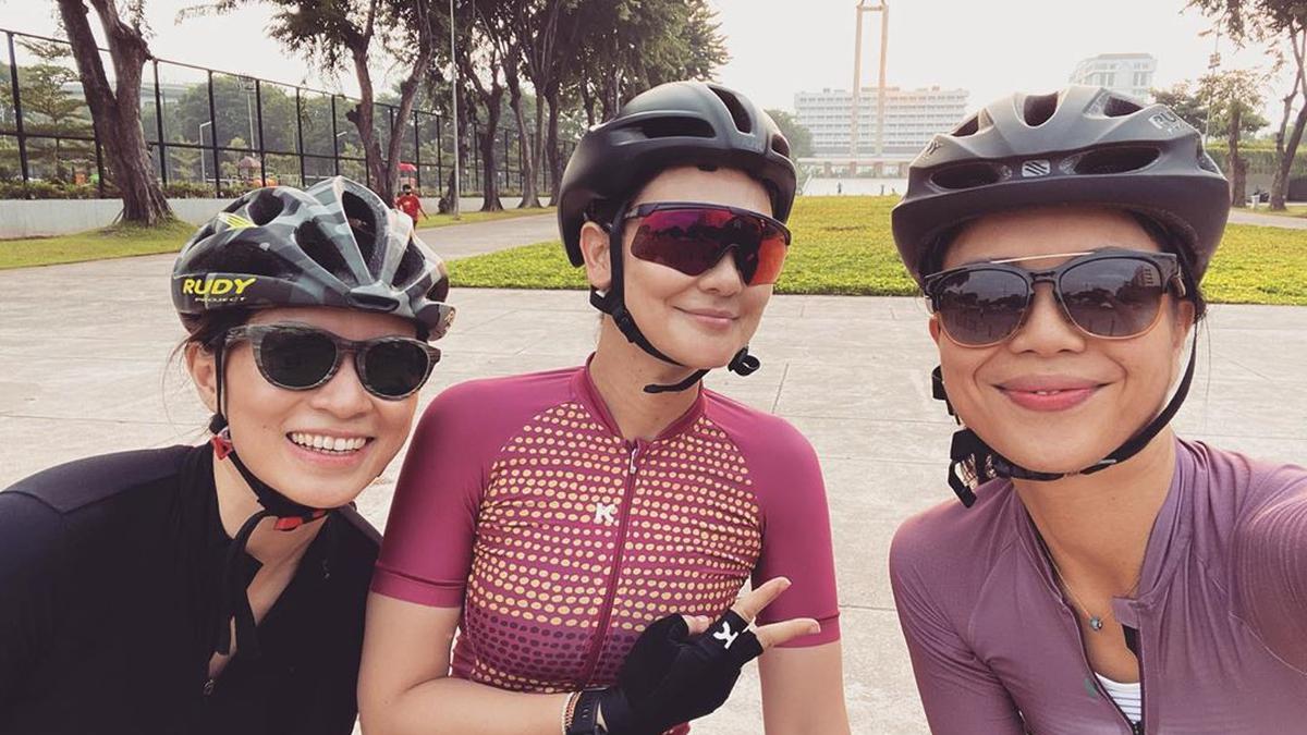 Trend Sepeda Menurun, 7 Artis Cantik Ini Tetap Konsisten dengan Road Bike