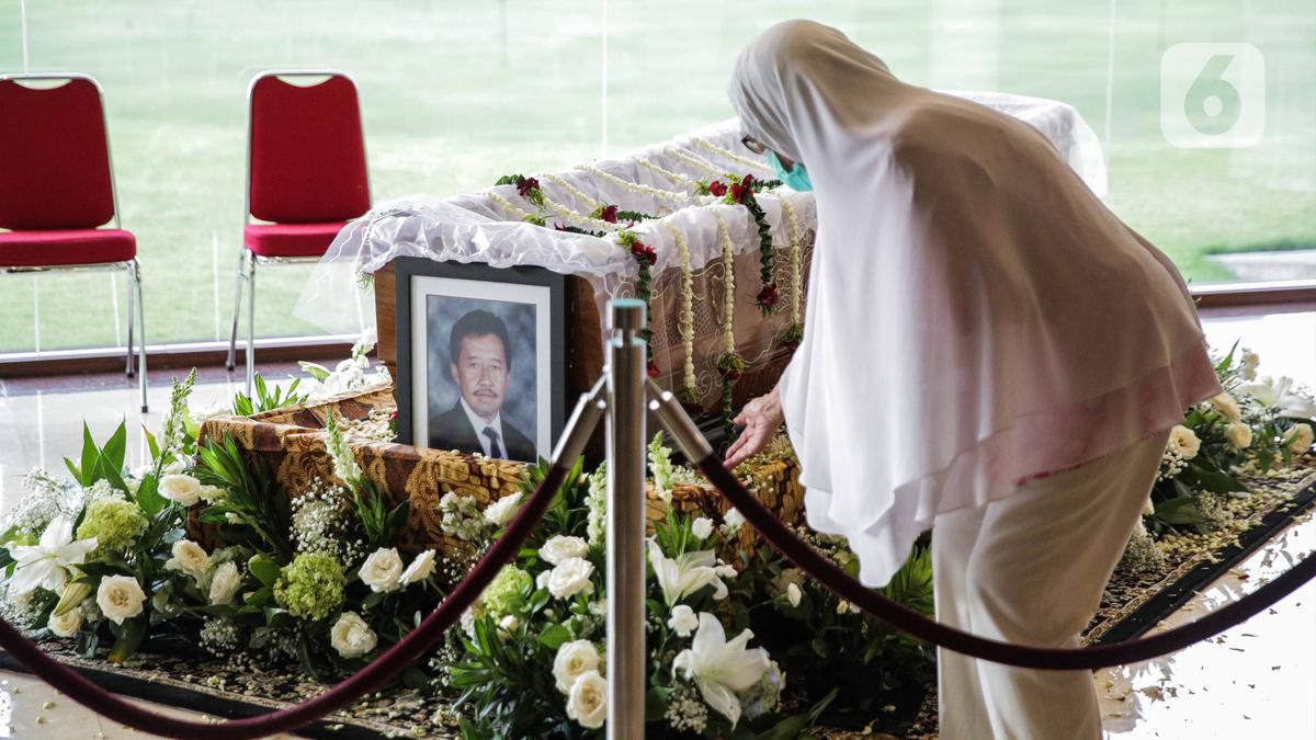 FOTO: Suasana Rumah Duka Almarhum Bob Hasan - Foto Liputan6.com