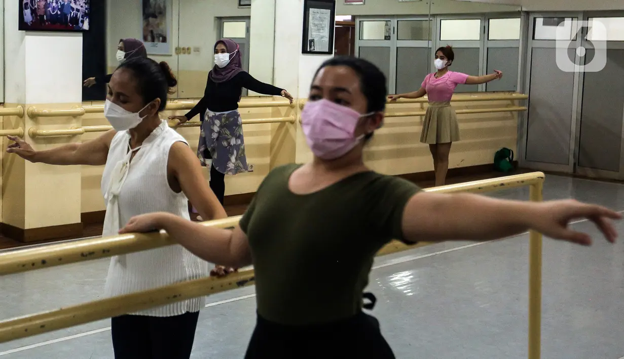 FOTO: Melihat Penari Balet Namarina Berlatih - Foto Liputan6.com