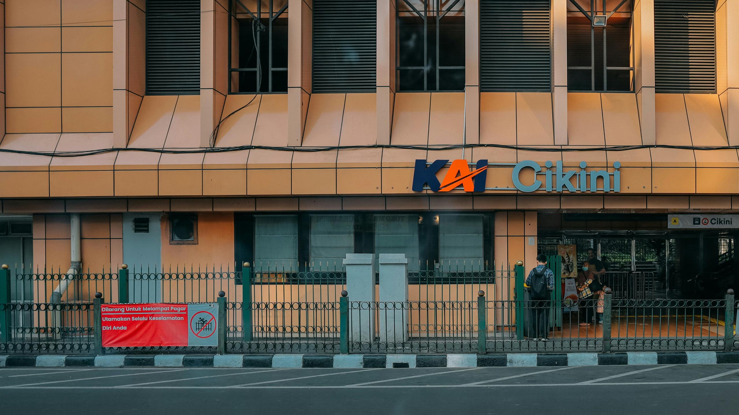 16 Rekomendasi Tempat Makan Enak Sekitar Stasiun Cikini, Legendaris dan ...