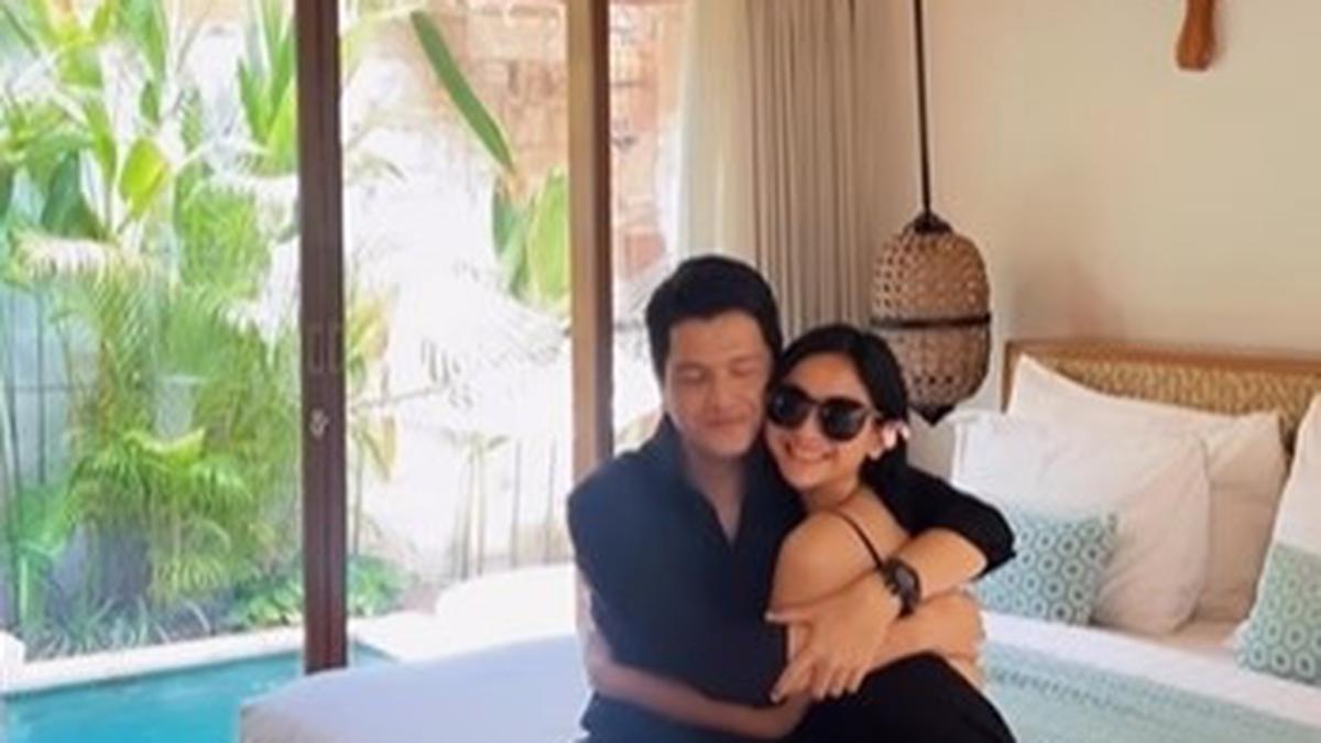 Potret Kocak Glenca Chysara dan Rendi Jhon di Ranjang, Gagal Romantis