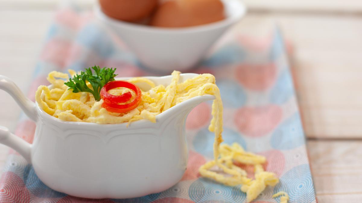 4 Tips Membuat Telur Dadar Iris Tipis (Rawis) yang Cantik