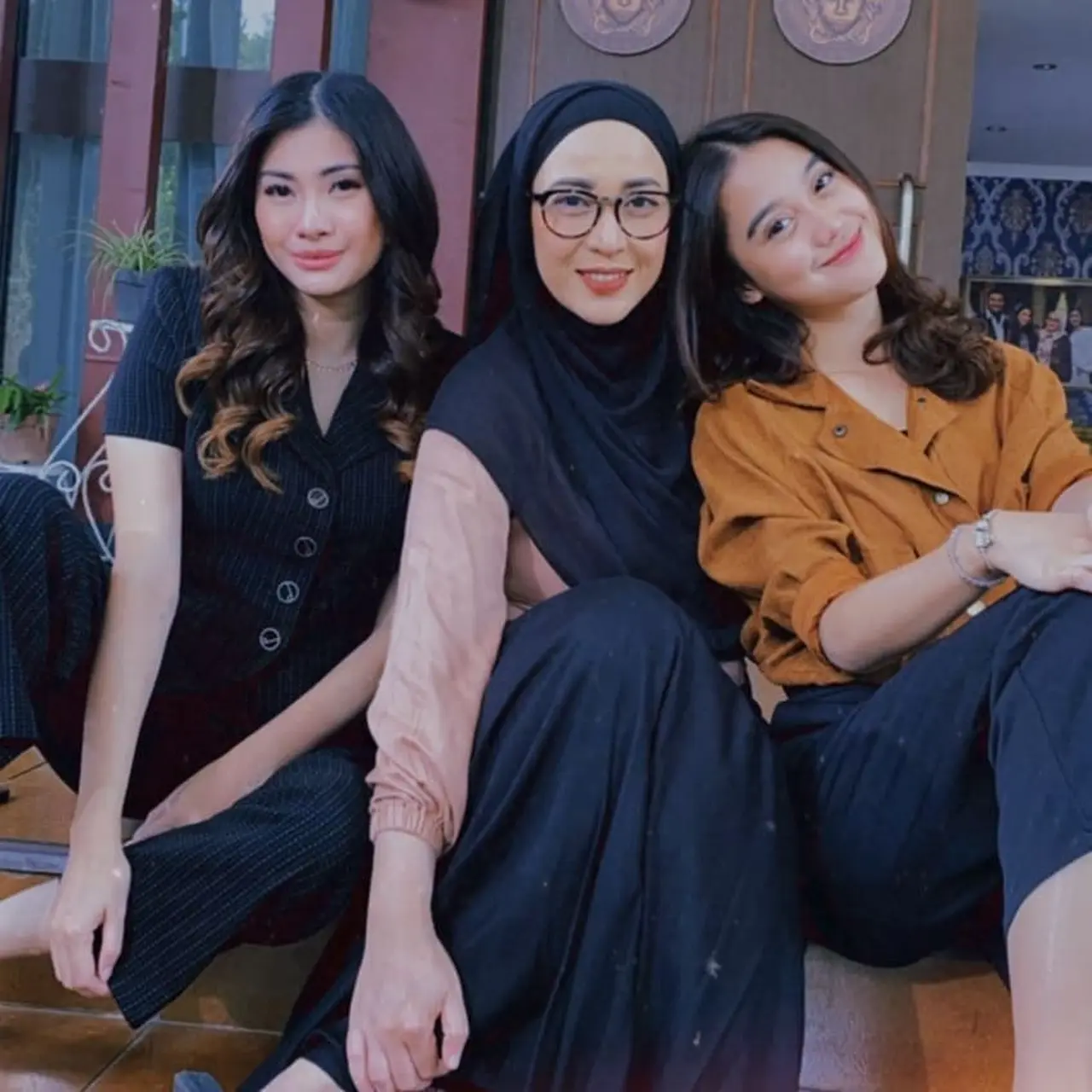 6 Potret Kebersamaan Devi Permatasari dan Esta Pramanita, Bak Kakak ...