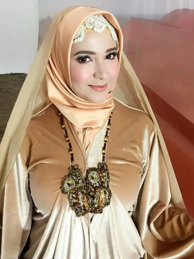 9 Potret Kenangan Puput Novel Meninggal karena Kanker Payudara, Dulu ...