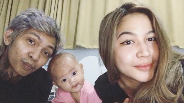 6 Potret Young Lex dan Istri Asuh Baby Zaenab, Keluarga Bahagia - Hot ...