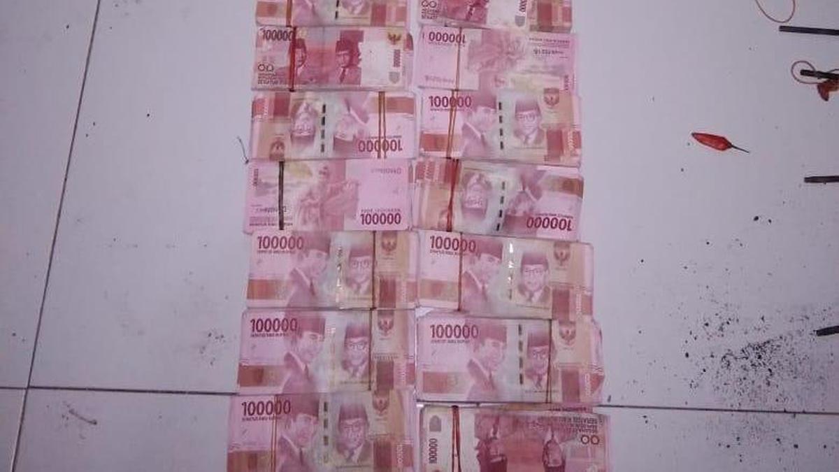 Turis Asing Ikut Bobol ATM Bank Mandiri, Gasak Uang Rp600 Juta ...