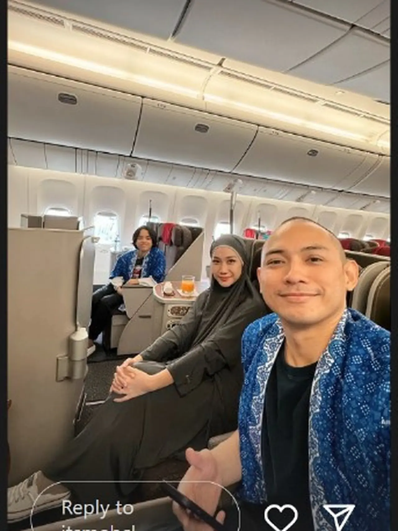 6 Potret BCL, Noah Sinclair dan Tiko Aryawardhana Jalani Umroh Usai Menikah - Hot Liputan6.com