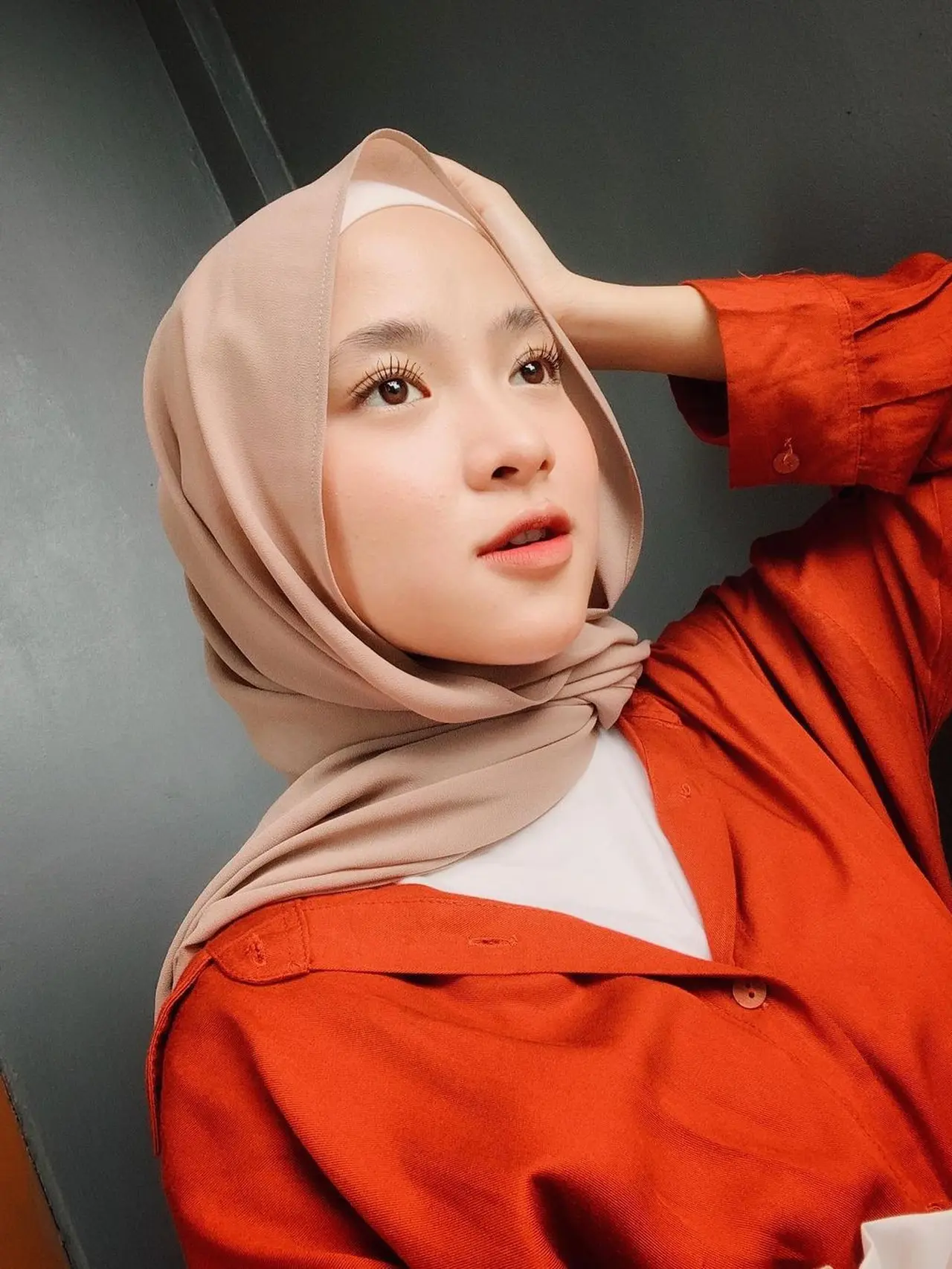 Mengenal Sosok Nissa Sabyan, Penyanyi Religi Sukses dan Menikah dengan Ayus - Hot Liputan6.com