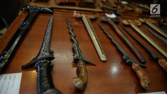 Menjamas Keris dan Tombak Sunan Kudus - Regional Liputan6.com