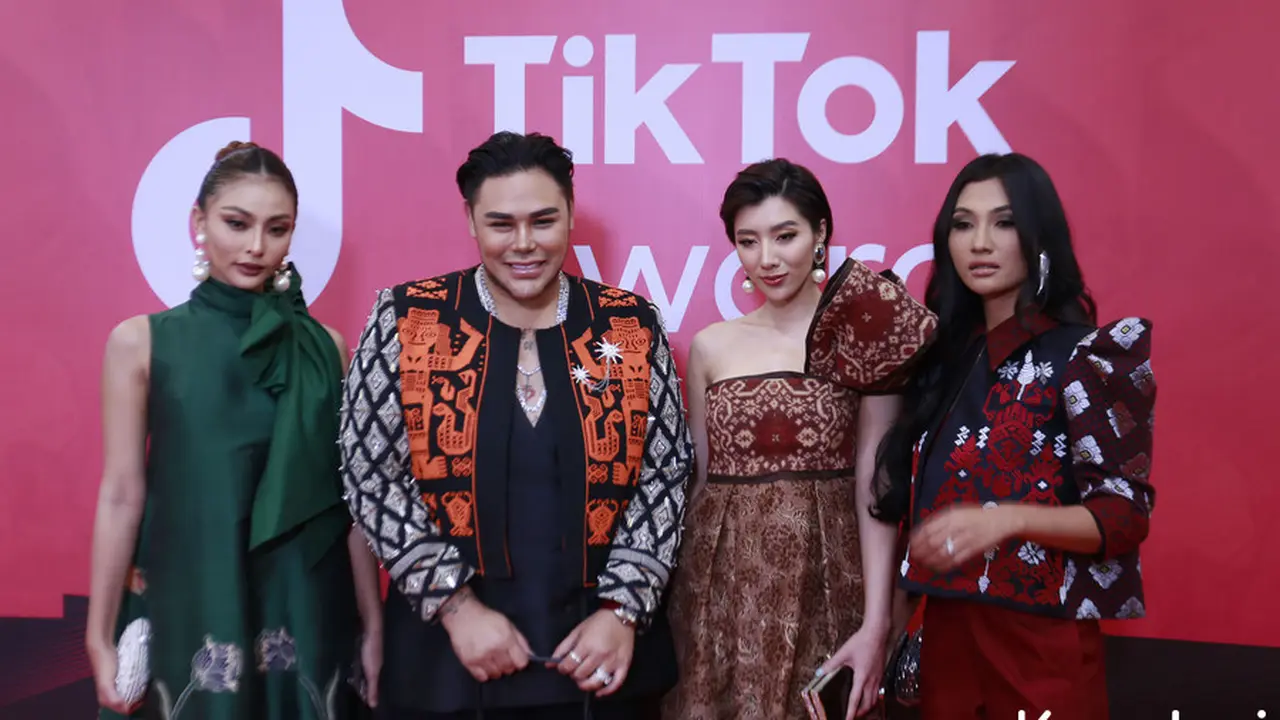 Parade Busana Artis di TikTok Awards Indonesia 2023, Dari Luna Maya ...