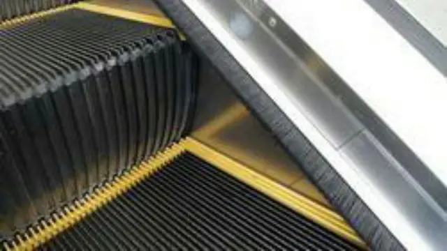 Sepele, Bagian Kuning di Eskalator Ternyata Punya Fungsi Penting ...