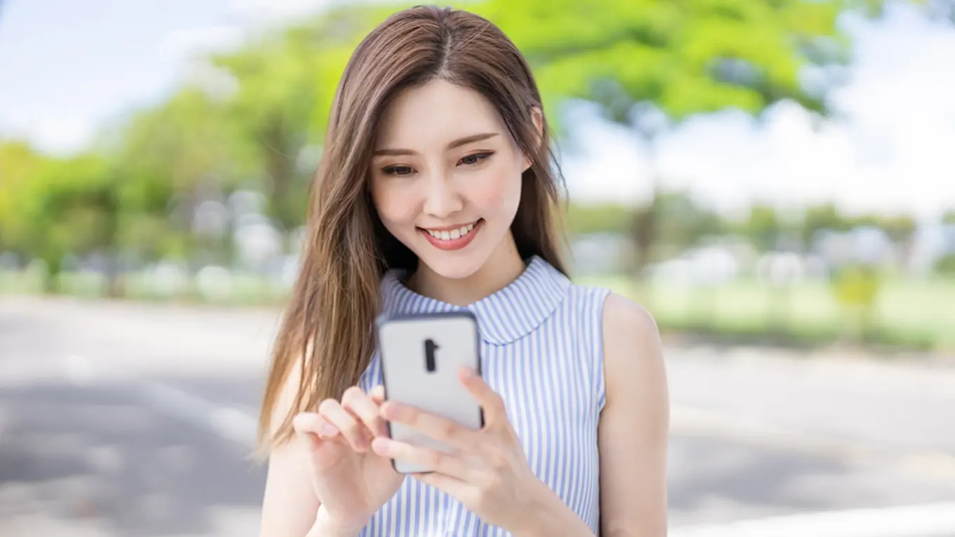 7 Tanda Pria Menyukaimu dari Caranya Cari Perhatian di Medsos - Relationship Fimela.com