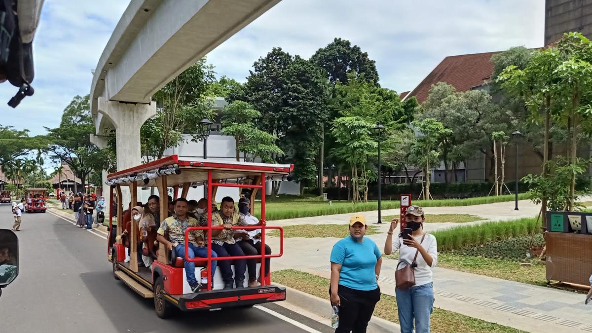 Shuttle Bus di TMII Terbatas, Masyarakat Diajak Nikmati Malam Tahun ...