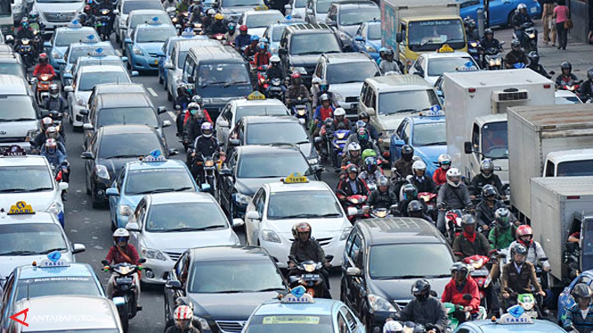 Arus Lalu Lintas Jakarta Padat Senin Pagi - News Liputan6.com