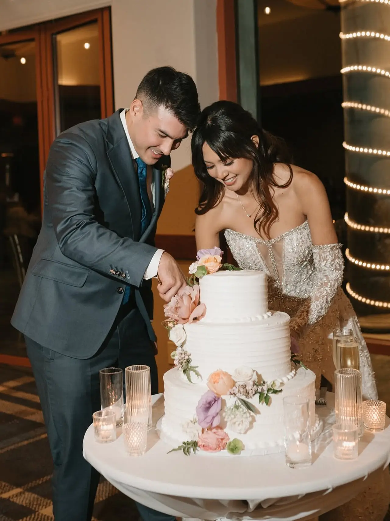 7 Potret Detail Resepsi Pernikahan Aurelie Moeremans dan Tyler Bigenho ...