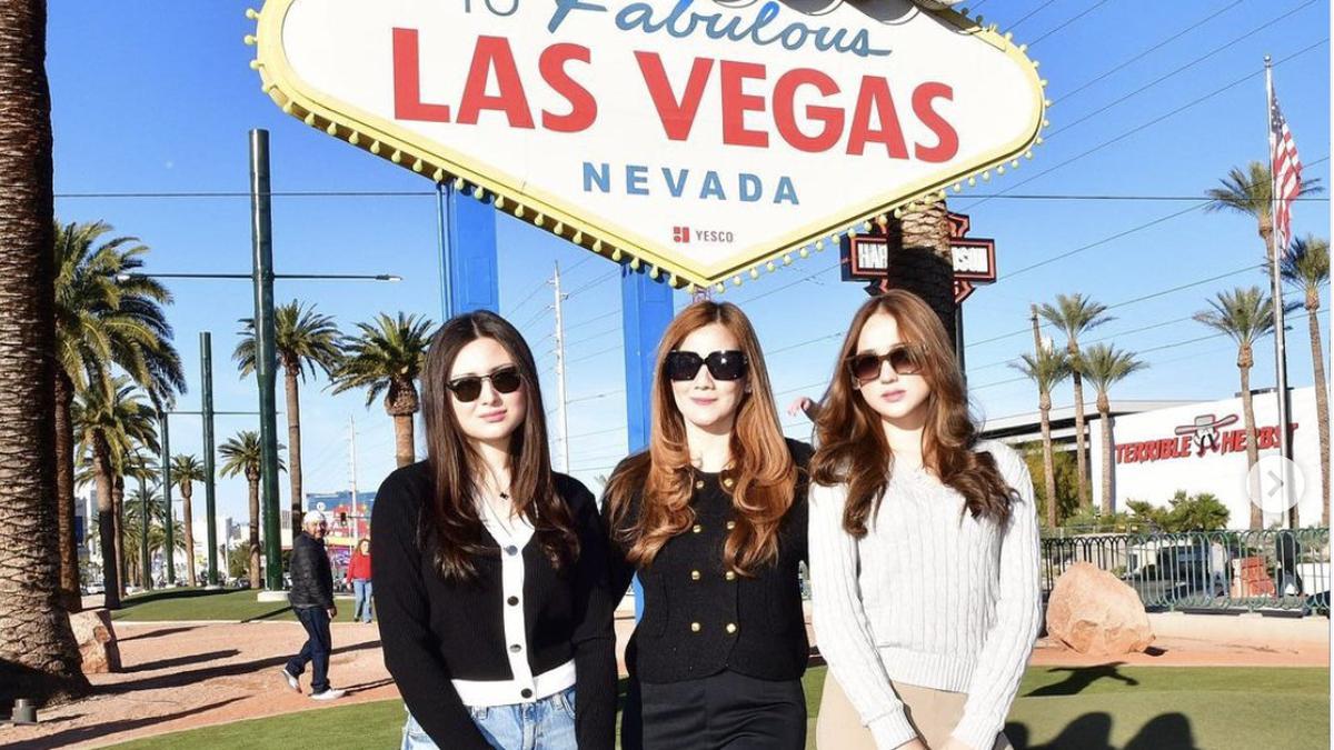 6 Gaya Kompak Laura Moane dan Nicole Moane, Aksi Fashion Siblings yang ...