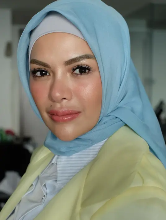 Mantap Berhijab, Nikita Mirzani Masih Takut Soal Ini - Photo Fimela.com