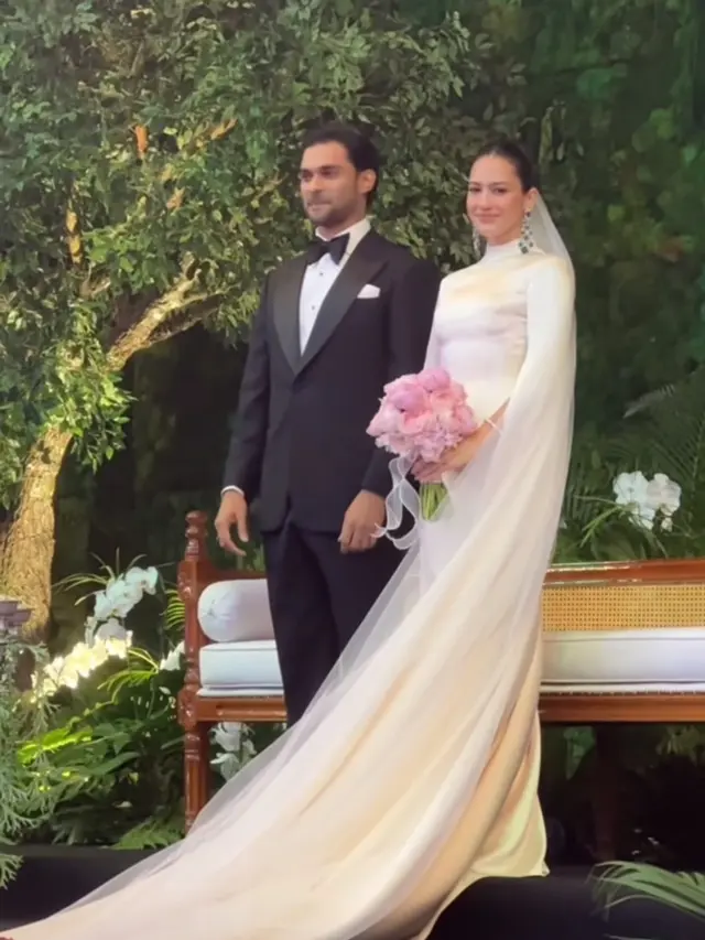 7 Potret Resepsi Pernikahan Pevita Pearce dan Mirzan di Malaysia, Mewah ...
