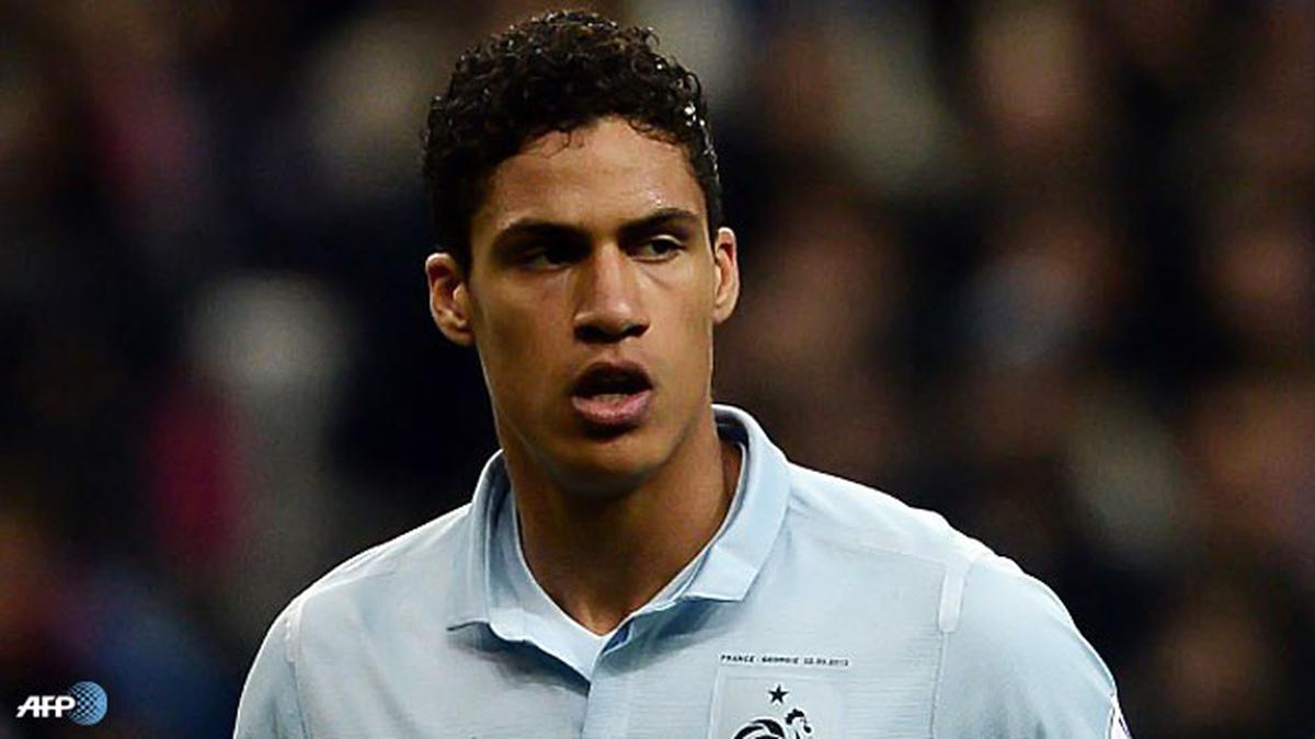 Varane Isyaratkan Ingin Gabung 2 Klub Raksasa Inggris - Bola Liputan6.com