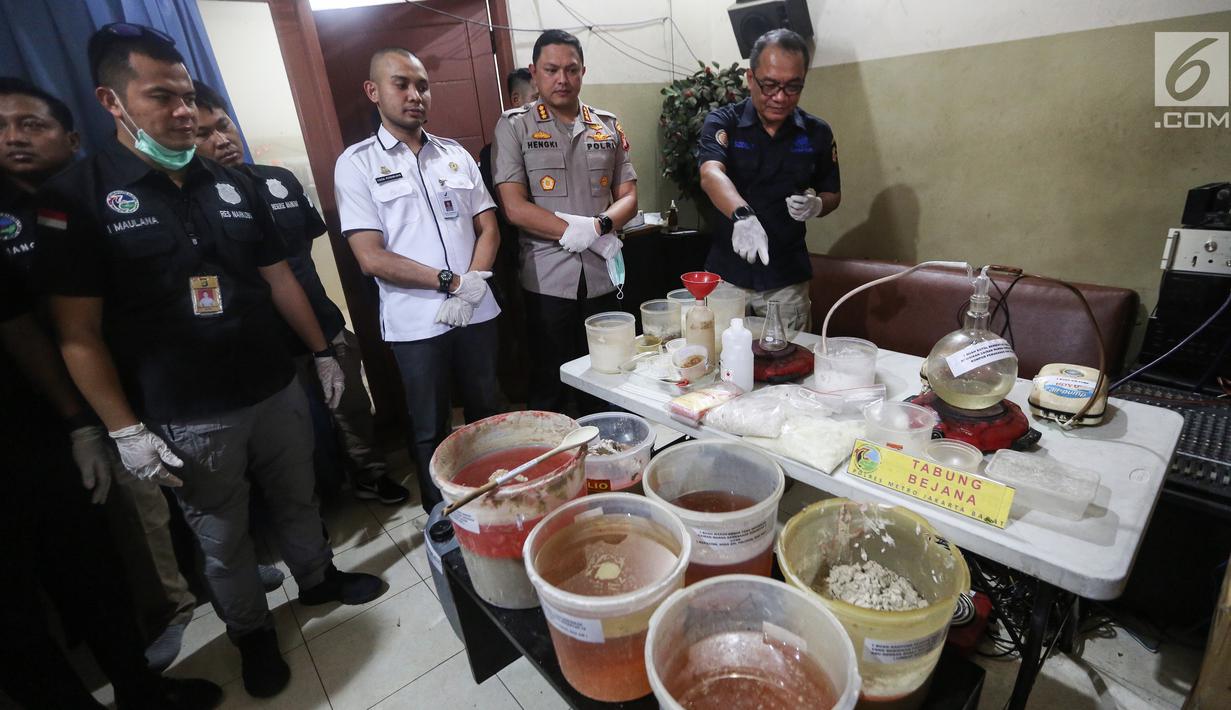 FOTO: Pabrik Sabu di Cipondoh Tangerang Digerebek Polisi - Foto Liputan6.com