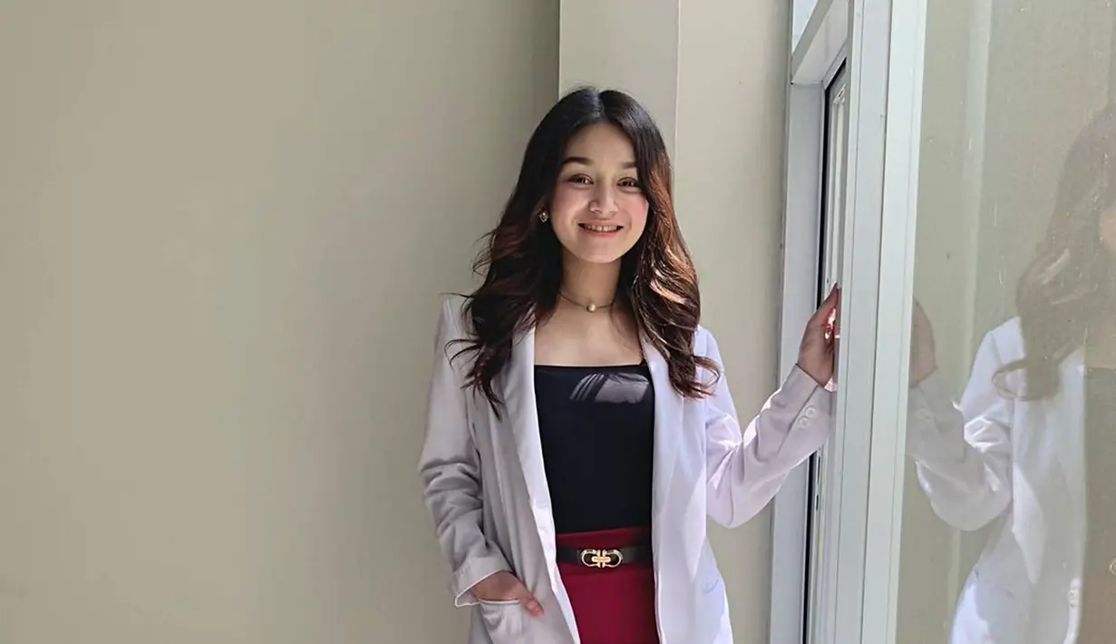 Pakai Jas Putih, Ini Potret Icha Nabilah yang Kini Berperan Jadi Dokter ...
