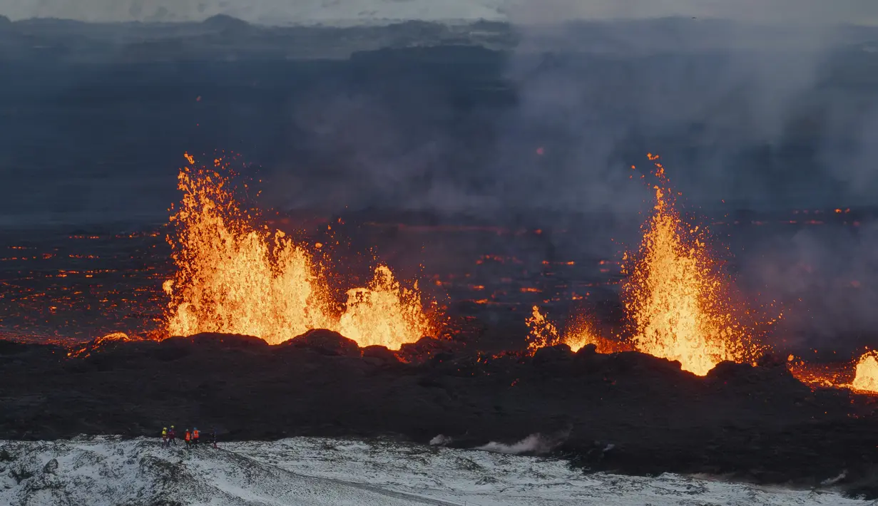 Lihat Lebih Dekat Lava Letusan Gunung Berapi di Islandia - Foto ...