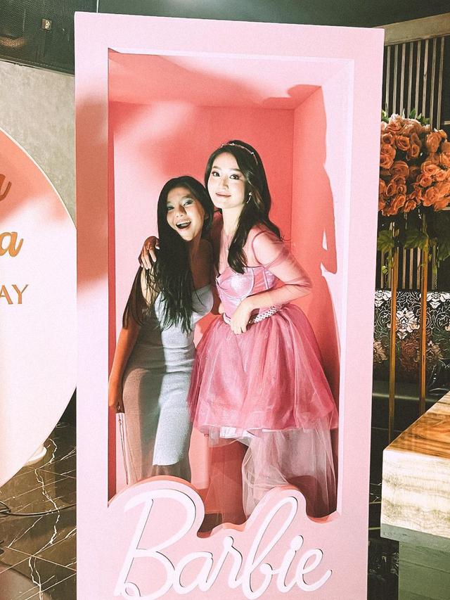 6 Potret Pesta Ulang Tahun ke-23 Natasha Wilona Bertema Barbie, Verrell Bramasta Turut Hadir ...