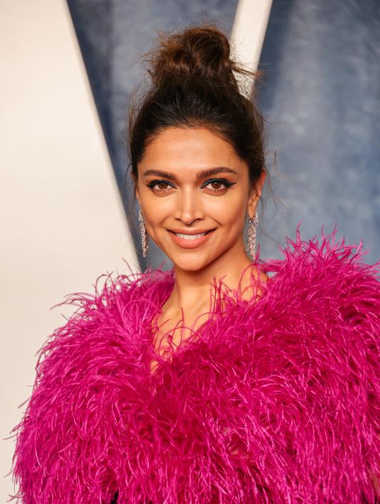 Pesona Deepika Padukone Tampil Memukau di Piala Oscar 2023 - Foto ...
