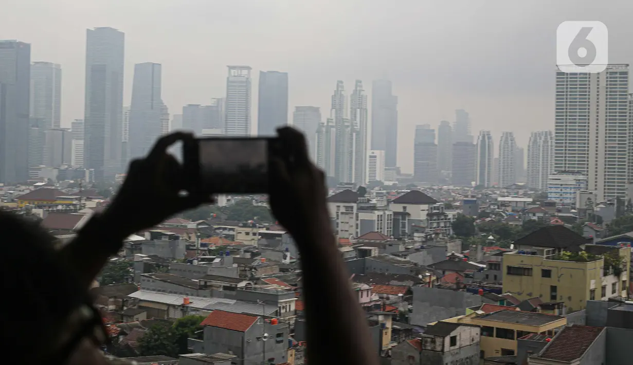 Jakarta Juara Dunia Polusi Udara saat Diguyur Hujan Lebat - Foto Liputan6.com