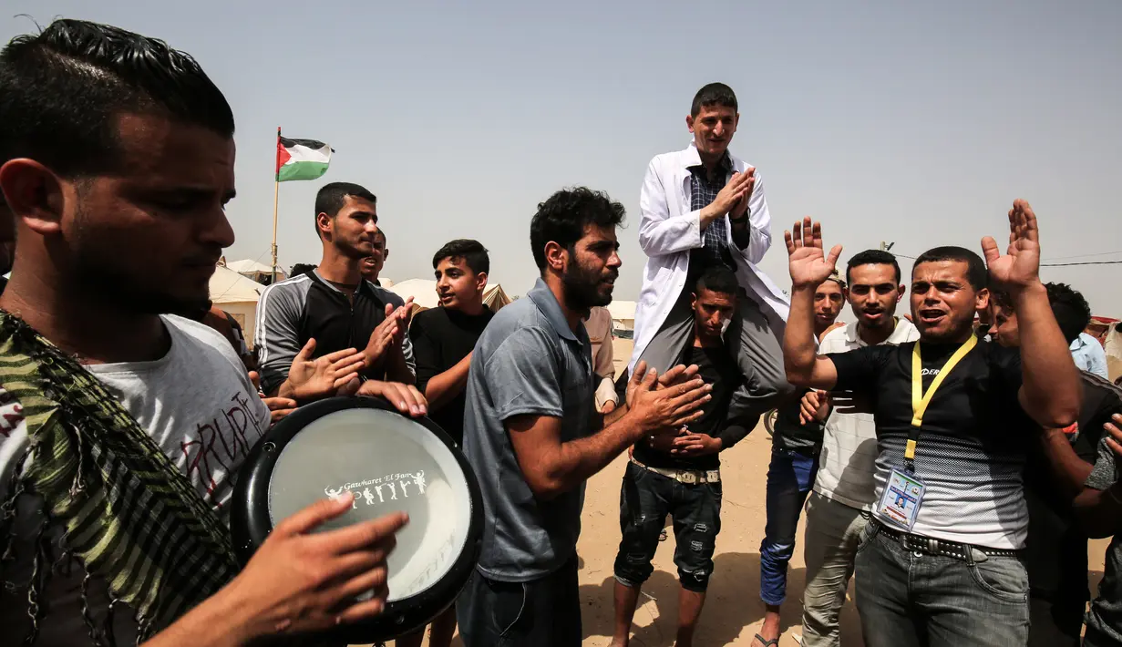 FOTO: Sederhana, Petugas Medis Palestina Gelar Pernikahan di Tenda ...