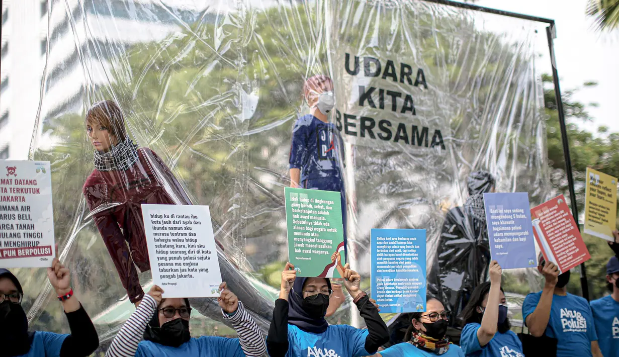 Aksi Simbolik Aktivis Lingkungan Menuntut Udara Bersih - Foto Liputan6.com